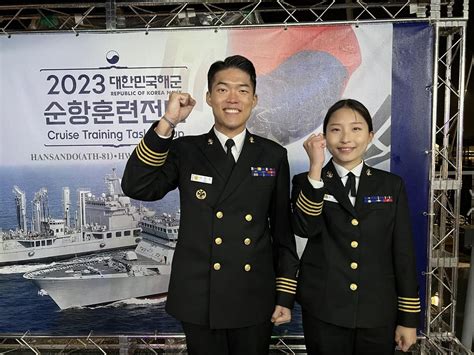 5m 파도 뚫고 온 韓 해군 예비 장교들英 참전용사에 감사패 나무뉴스