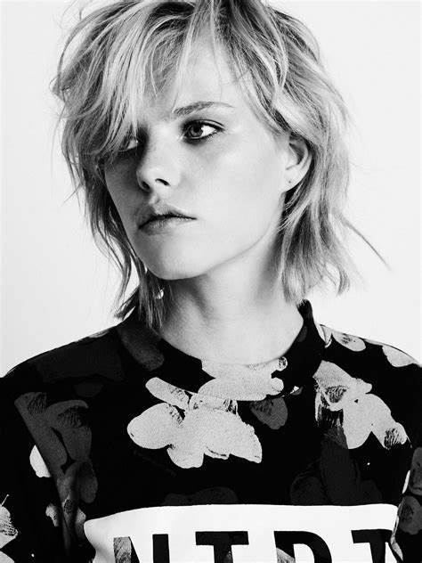 Julia Almendra Metro Models