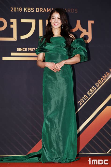 포토 이시영 녹색 드레스로 시선 올킬