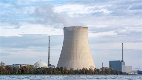 САД блокирале Русе Без Росатома на конференцији о нуклеарној енергији — Rt Balkan