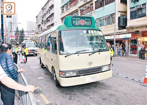 疑捐車罅過路 兩女生捱綠巴撞 東方日報