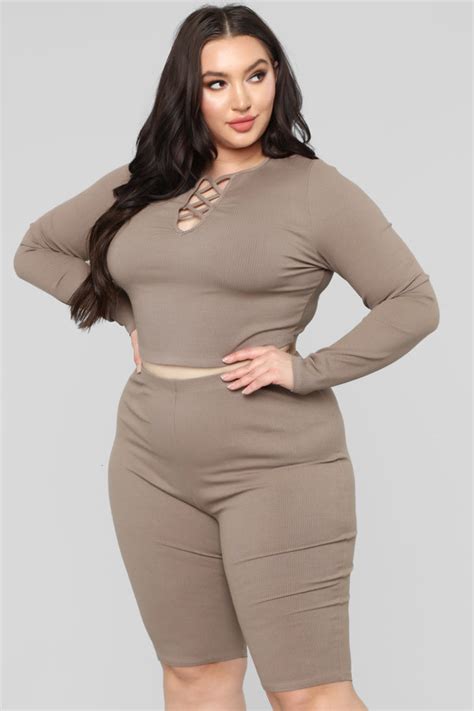 Plus Size And Curve Clothing Womens Dresses Tops And Bottoms