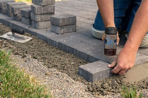 5 Ways To Retain A Paver Edge In Landscaping Diy