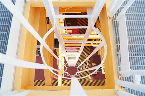 자연 및 녹색 에너지로 석유 및 가스 를 생산하기위한 해양 건설 플랫폼 석유 및 가스 산업과 근면 수동 및 자동 기능에 의한 생산 플랫폼 및 작동 프로세스 0명에 대한 스톡