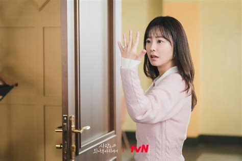 Jung Yu Mi Defiantly Flashes Her Engagement Ring At Ju Ji Hoons Father