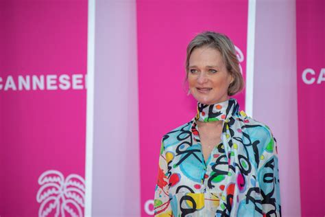 La Princesse Delphine Partage De Rares Photos En Famille Pour Le Nouvel An 25 Années Damour