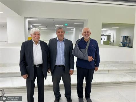 ظریف در کنار مهدی و محمد هاشمی رفسنجانی عکس