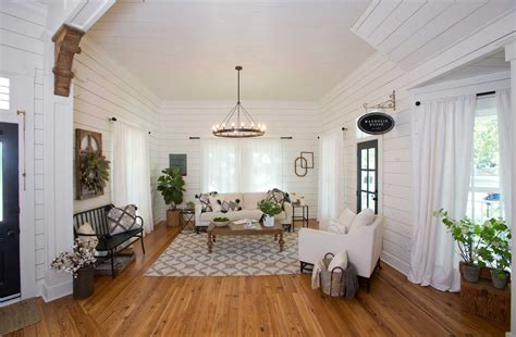 A Weekend In Magnolia House Chip And Joanna Gaines Fixer Upper Vacation Home Near Waco