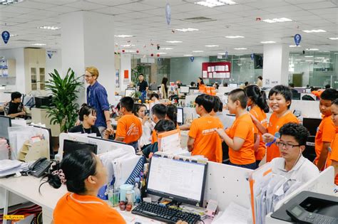 Fpt Small Nhà Cáo đi Làm Cùng Bố Mẹ Trong Ngày Gia đình Việt Nam