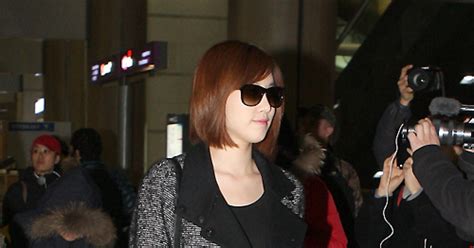 포토엔 티아라 은정 선글라스로 가려지지 않는 미모공항패션