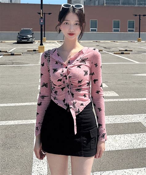 [당일출고 유니크] 나비 블라우스 레터링티 레터링 티셔츠 가디건 여름가디건 크롭가디건 크롭 크롭티 반팔니트 반팔가디건 Y2k 댄서 공연 방송 놈코어 빈티지 크롭블라우스