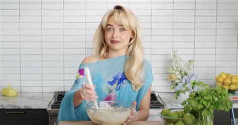 Sabrina Carpenter Hosts Snl And Performs In Her Panties