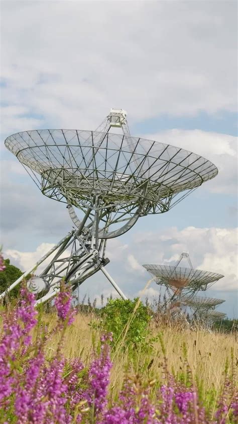 A Large Array Of Radio Telescopes In A Field 30904284 Stock Video At Vecteezy