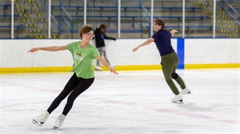 Ice Skating And Hockey Lessons At Carlson Ice Arena — Rockford Park