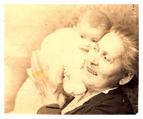 Iverieli ბებია და შვილიშვილი ნინო სიმონგულოვი და ნინა მანაგაძე