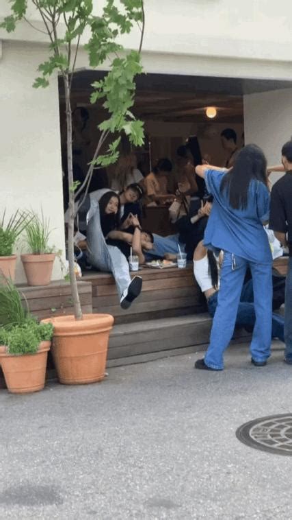 被“上海女生”惊艳了！满大街都穿得花花绿绿，却个个高级又时髦 知乎