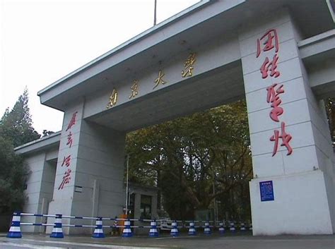 进南京大学校门一律刷卡了！没有围墙的校区适合中国吗？ 知乎