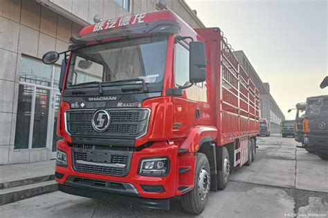 图陕汽重卡 德龙M3000S 轻量化版 430马力 8X4 CNG 9 5米仓栅式载货车 国六 SX5319CCYMD456T 实拍