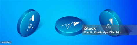 파란색 배경에 격리된 등극 동영상 스포트라이트 아이콘입니다 라이트 효과 장면 스튜디오 쇼 파란색 원 버튼입니다 벡터 일러스트레이션 3차원 형태에 대한 스톡 벡터 아트 및