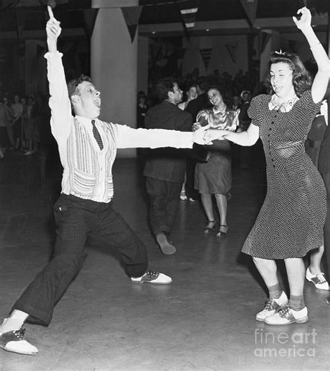 Dancing The Jitterbug At The Worlds Fair By Bettmann