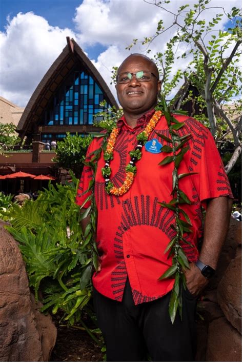 Aulani Cast Members Honored With The Walt Disney Companys Legacy Award