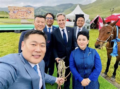 Ерөнхий сайд Л Оюун Эрдэнэ Төрийн нарийн бичгийн дарга Энтони Блинкенд морь бэлэглэжээ