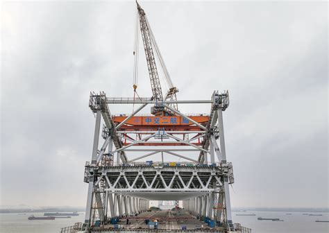 世界最大跨度公铁两用钢桁拱桥开始主跨钢桁梁架设 搜狐大视野 搜狐新闻