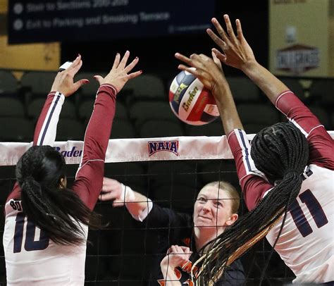 Jimmies Womens Volleyball Sweep St Thomas In Pool Play Match