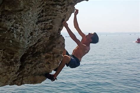 Deep Water Solo And Cliff Jumping Tour In Split