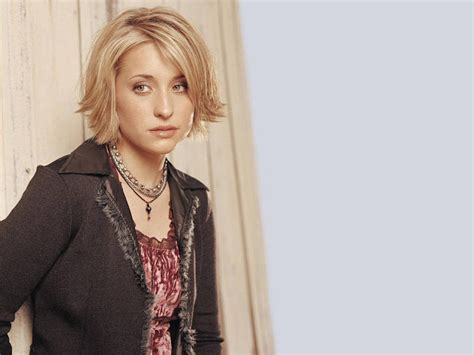 Allison Mack Hot Pictures Photo Gallery And Wallpapers