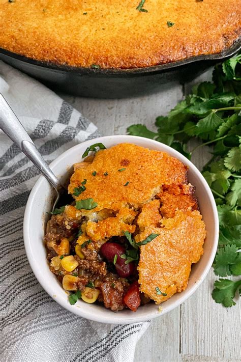 Easy Skillet Cornbread Chili Pie Recipe