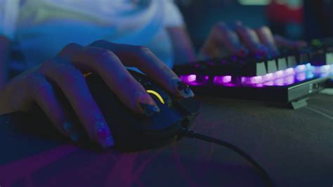 Woman S Hand Using Computer Mouse Free Stock Video