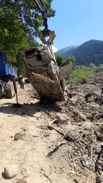 შოვი სტიქიის ზონიდან ავტომობილები ამოჰყავთ Youtube