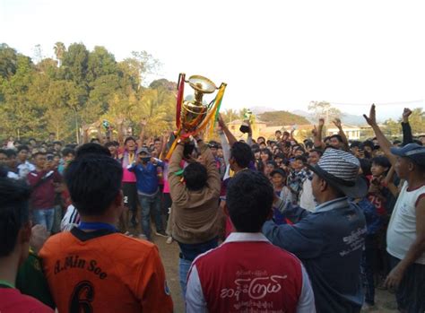 ၄၈ နှစ်မြောက် ရခိုင် ပြည်နယ်နေ့ကို ကြိုဆိုဂုဏ်ပြုသောအားဖြင့် ဖိတ်ခေါ်ဖလားဘောလုံးပြိုင်ပွဲဆုပေးပ