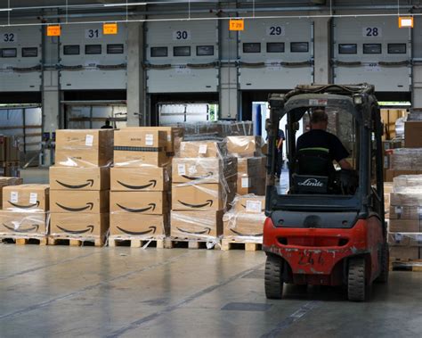 Амазон стана прва компанија што изгубила 1 000 милијарди долари вредност Off