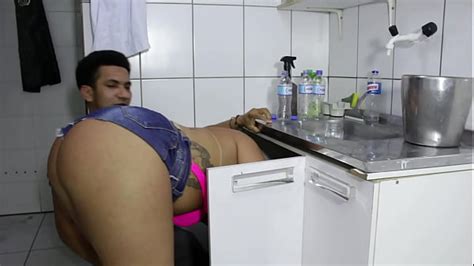 The Cocky Plumber Stuck The Pipe In The Ass Of The Naughty Rabetão