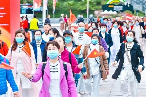 沉浸式体验首届川渝体育荟 鸣笛启动