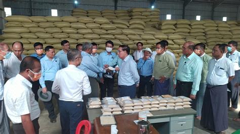 ပဲခူးတိုင်း ဒေသကြီးဝန်ကြီးချုပ် ဦးမျိုးဆွေဝင်း ပေါင်းတည် နွေစပါးမြေသြဇာကြဲပက်ပွဲနှင့် ပြည