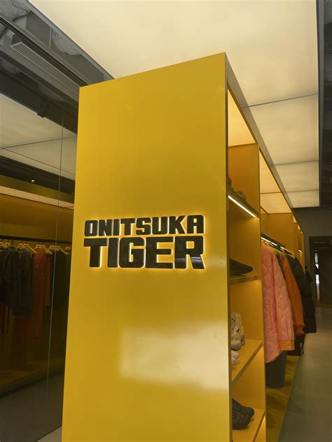 【2023 8 4～】onitsuka Tigerが新店舗 世界初のイエローコンセプトストアが銀座に登場♡ トレンドお届けメディア