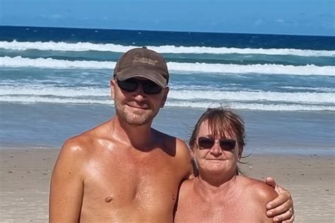 Naturists Celebrate Body Positivity With Nude Golf Despite Record Low Darwin Temperatures Abc