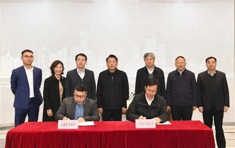 安徽省委常委、合肥市委书记虞爱华与集团董事长朱道辉商谈医药项目合作并见证签约 中名控股集团