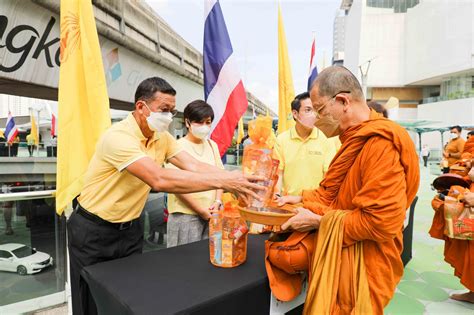 ขอเชิญชวนประชาชนร่วมทำบุญตักบาตรข้าวสารอาหารแห้ง แด่พระสงฆ์ จำนวน ๗๑ รูป Mbk Center