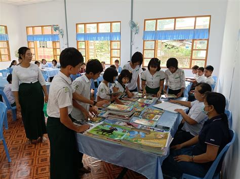 ကျောင်းကုန်းမြို့ အ ထ က ၁ ကျောင်းသို့ Mobile စနစ်ဖြင့် စာအုပ်စာစောင်များ လိုက်လံငှားရမ်းပေး