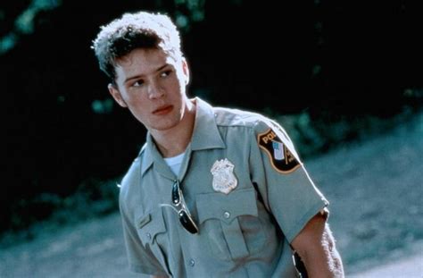 Фото Грустный мальчик Кадр из фильма «Грустный мальчик 1997 2417825