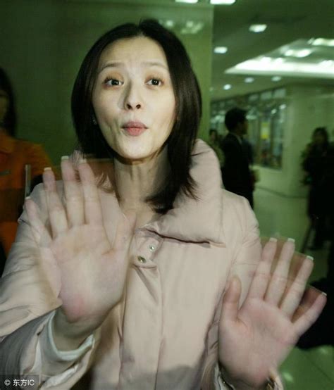 蕭淑慎現身機場網友這妝容加上這表情實在是太嚇人了 每日頭條