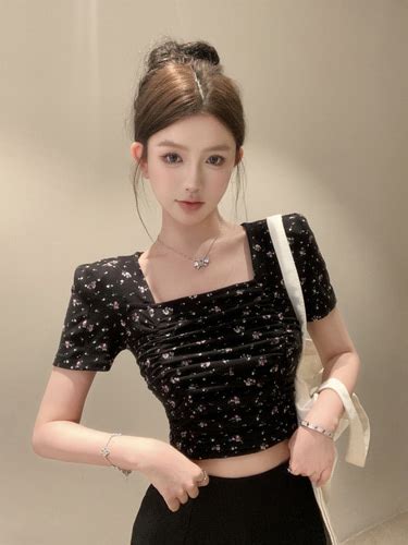 더로버 러블리 스퀘어 플라워 셔링 퍼프 반팔 크롭 블라우스