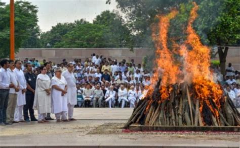 სატი საშინელი რიტუალი დაქვრივებული ქალებისთვის რომელიც დღესაც არსებობს ინდოეთში