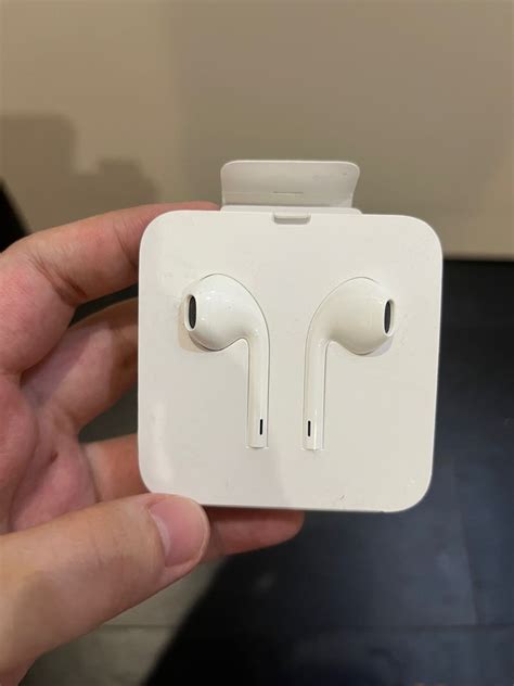 Apple Iphone 11 Brand New Earphones Lightning Cable Audio Earphones