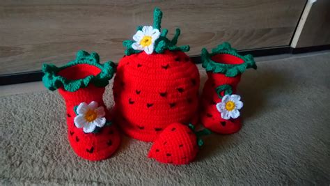 Плетени неща за малки и пораснали деца Бебешки комплект 🍓 Ягодка размер новородено Шапка