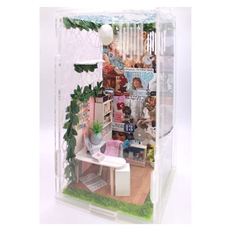 Taylor Swift Themed Spooder Computer Room Shesregallybold